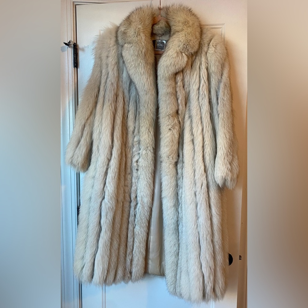 Saga Silver Fox Fur Coat, Excellent Condition, Size S… - Gem